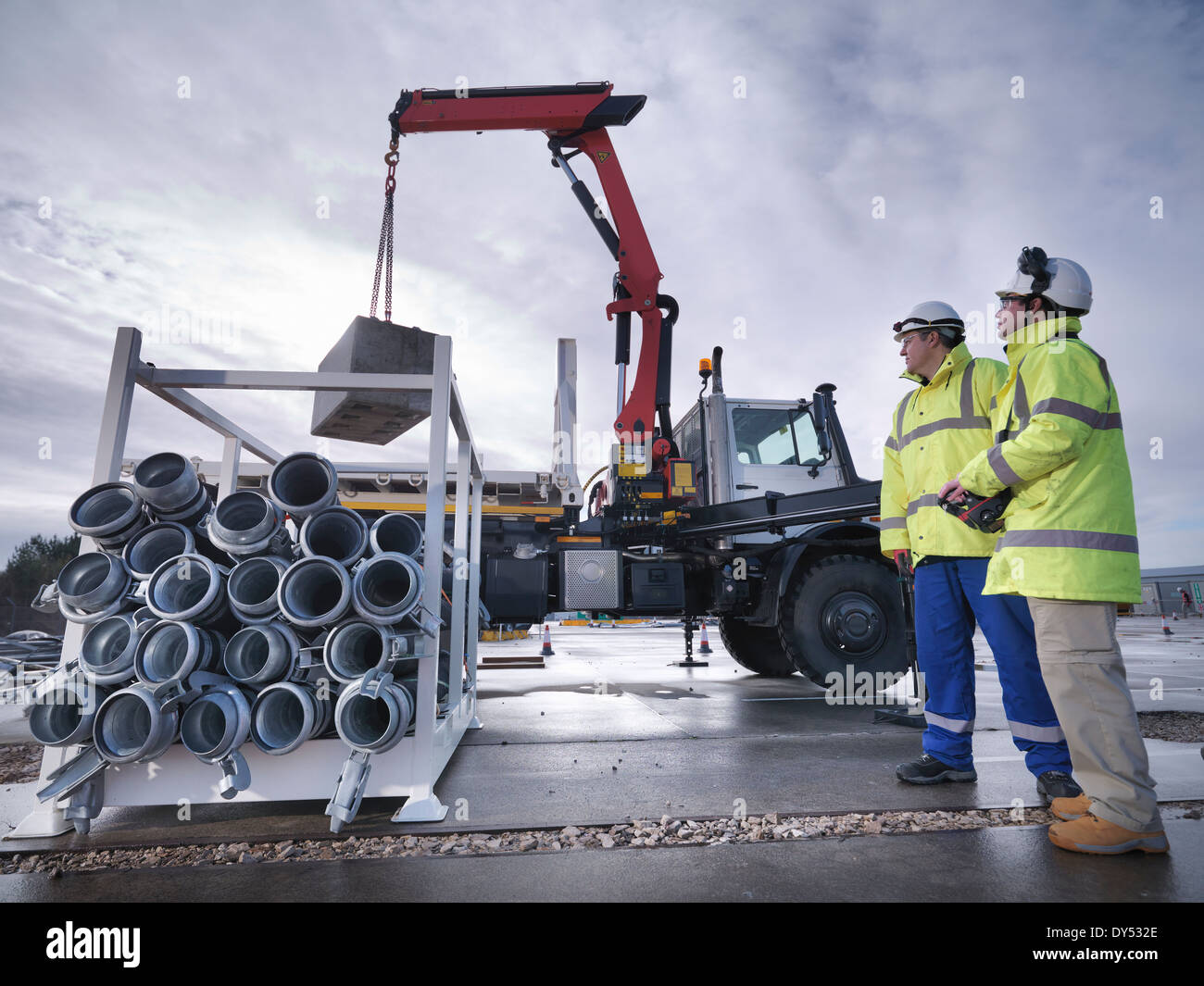Emergency workers disaster hi-res stock photography and images - Alamy