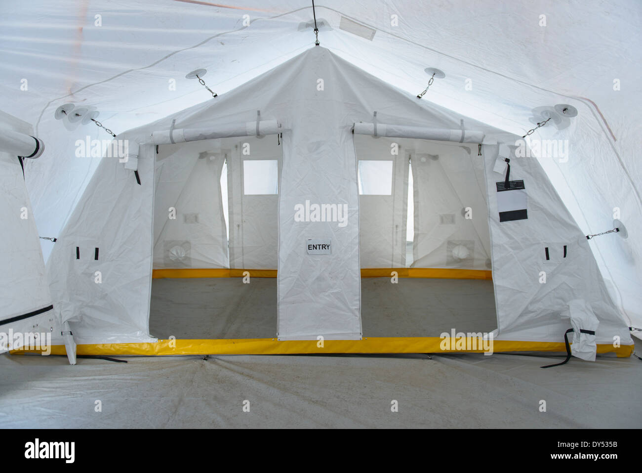 White emergency tents hi-res stock photography and images - Alamy
