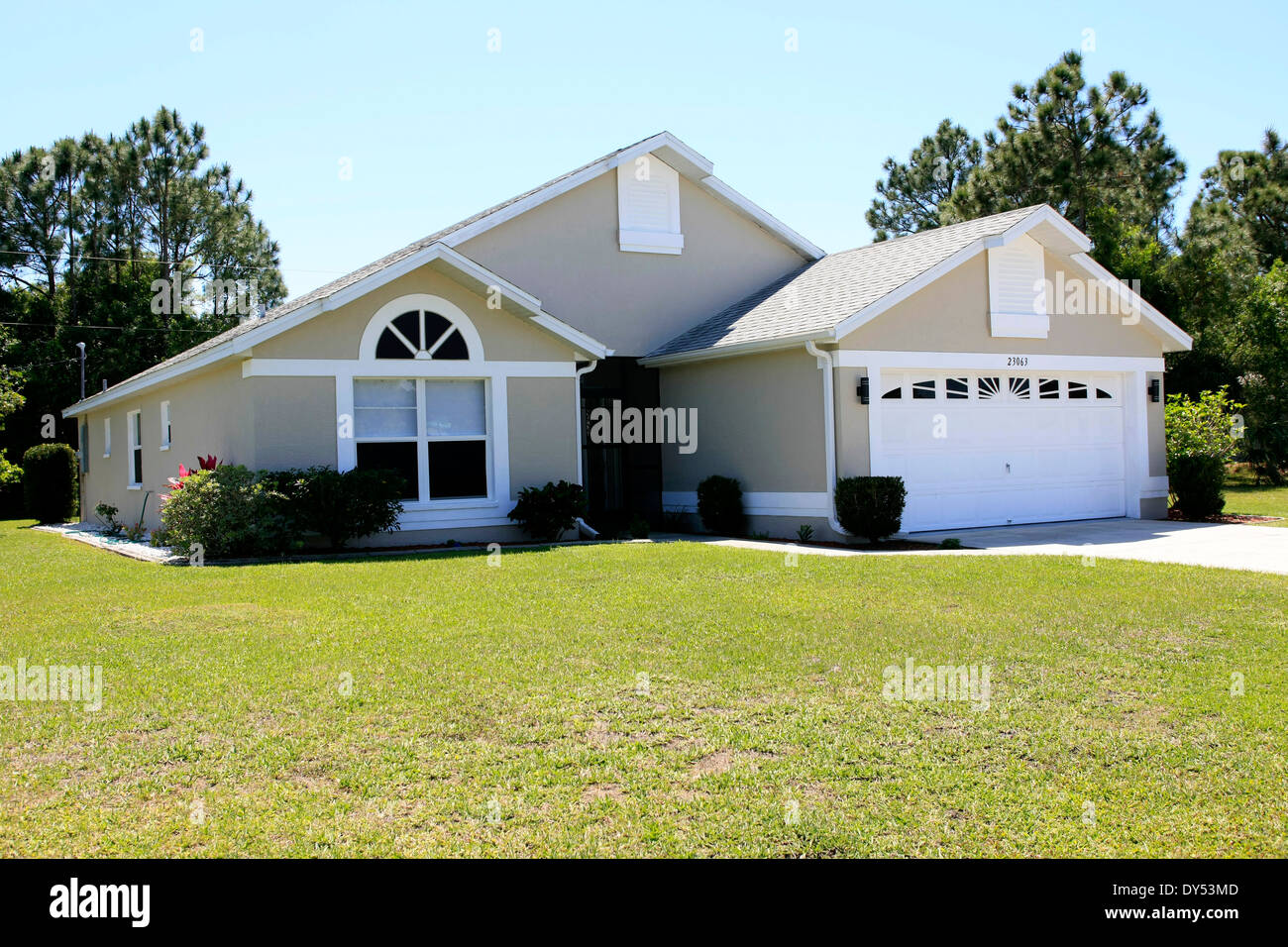 Suburban Florida House with a two car garage Stock Photo - Alamy