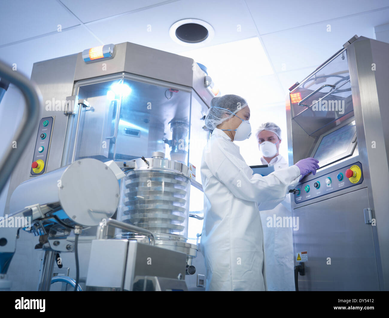Manufacturing technology workers hi-res stock photography and images ...
