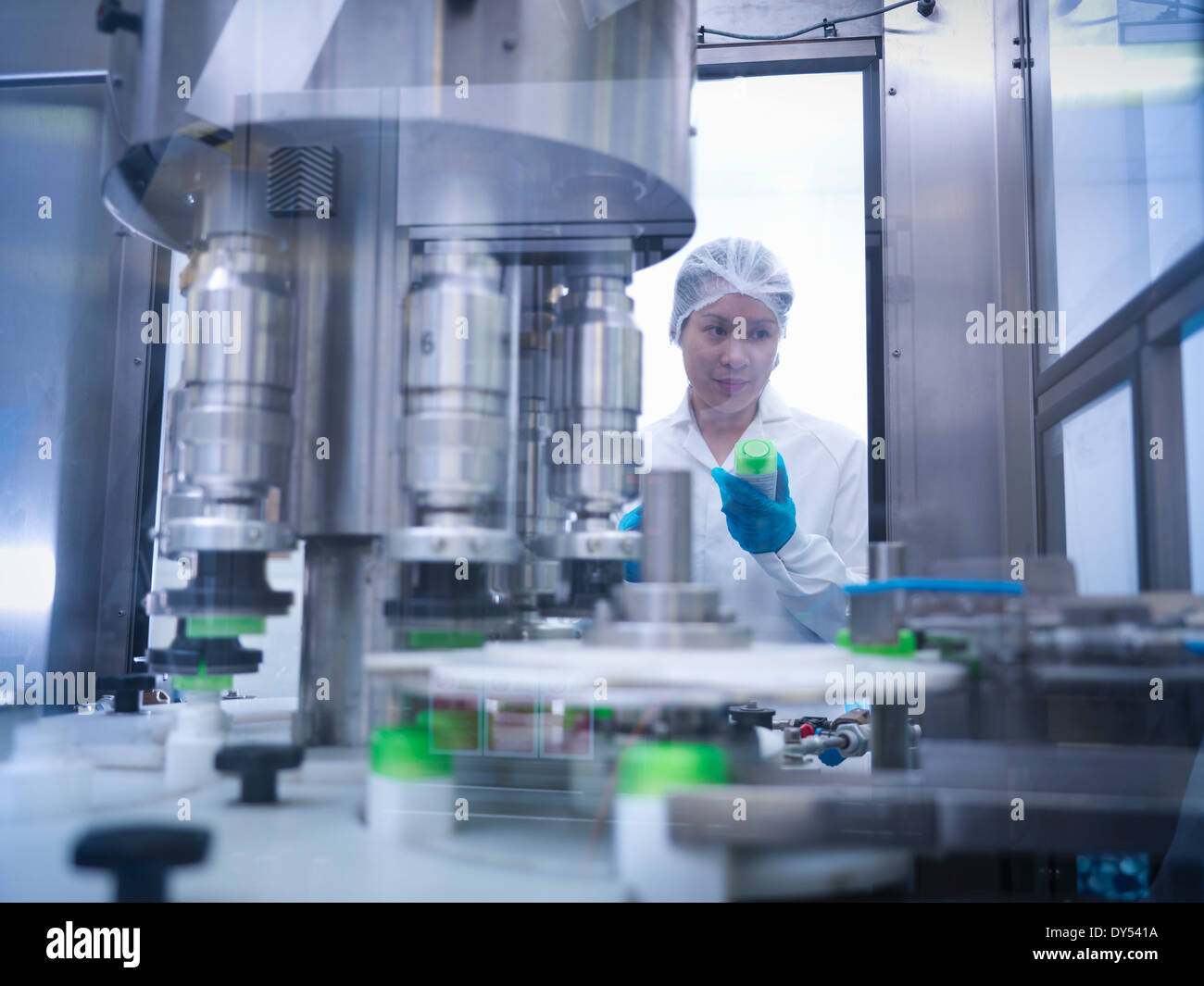 Pharmaceutical quality control hi-res stock photography and images - Alamy
