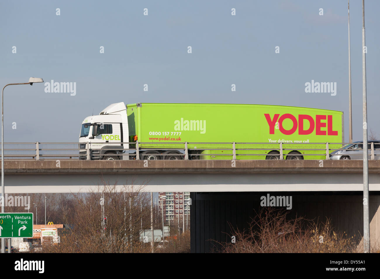 Yodel lorry hi-res stock photography and images - Alamy