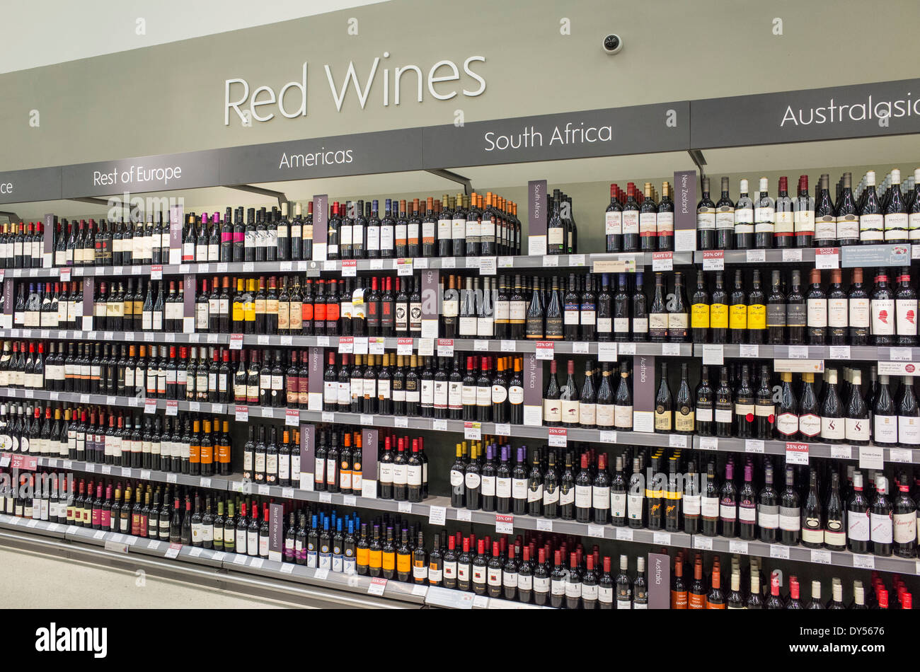 Supermarket wine display hi-res stock photography and images - Alamy