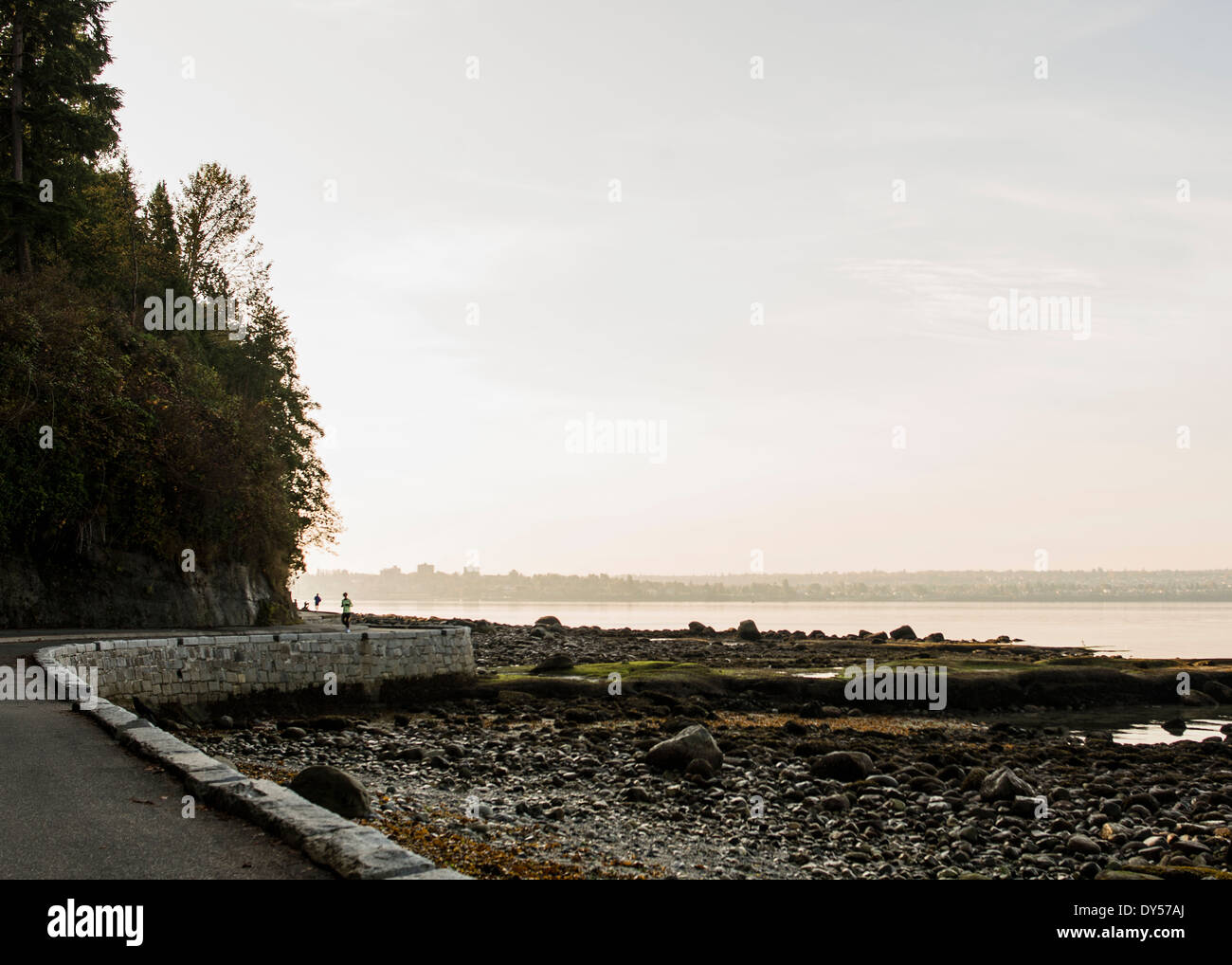 Waterfront road hi-res stock photography and images - Alamy