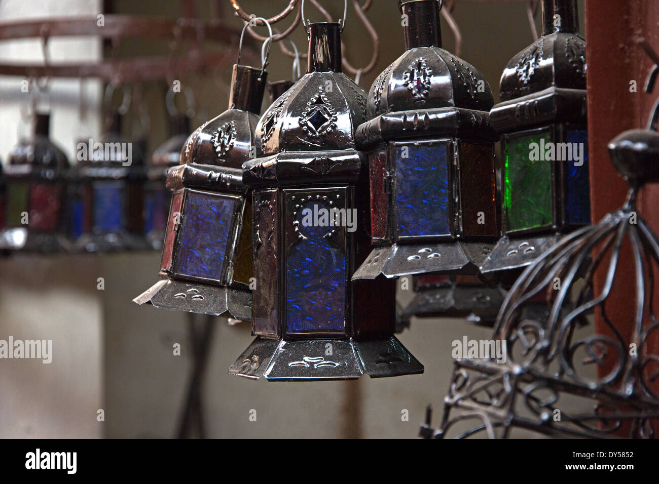 Arabic style lanterns for sale in souk, Marrakech, Morocco Stock Photo ...