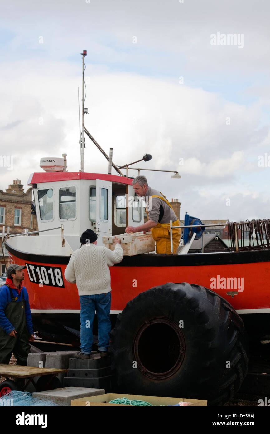 Fishermen unloading fishing boat beach hi-res stock photography and ...