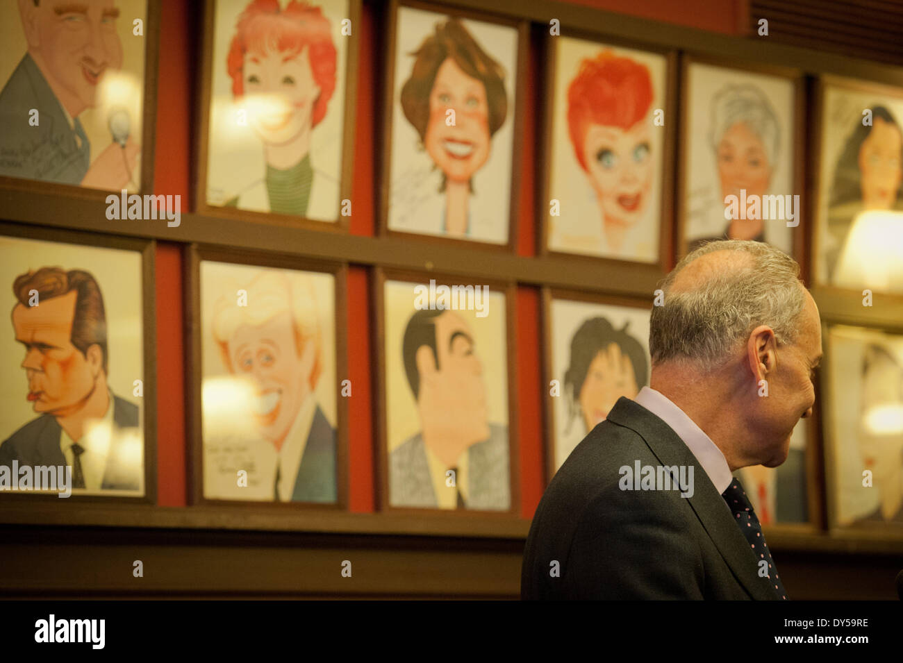Sardi's new york hi-res stock photography and images - Alamy