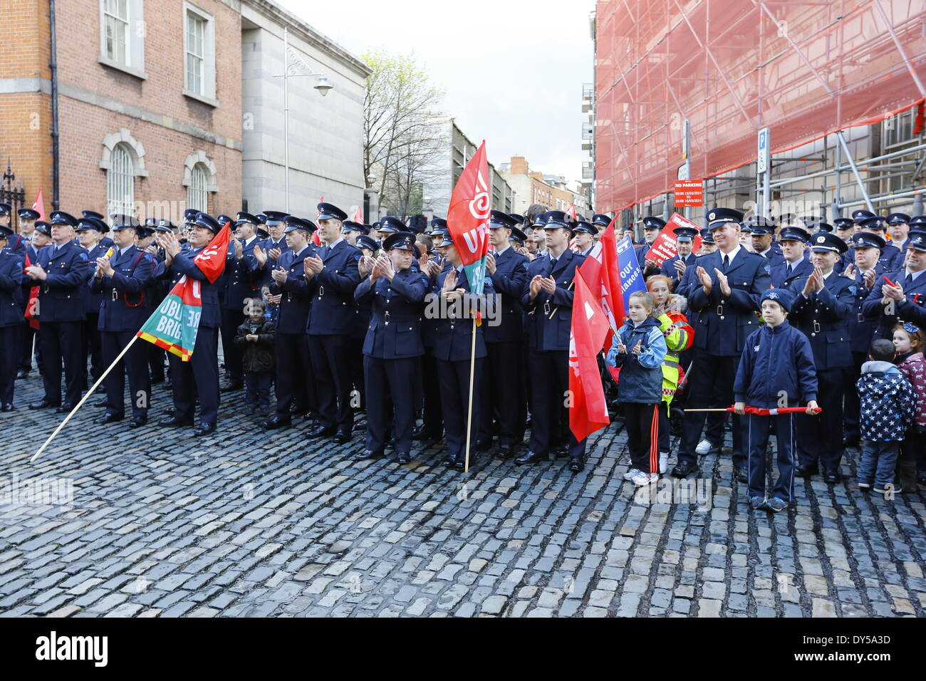 Hse ambulance hi-res stock photography and images - Alamy