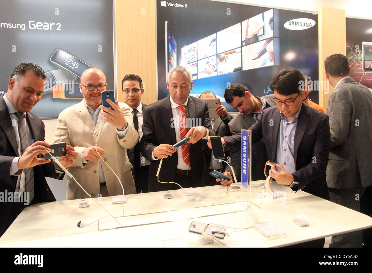 Unveiled by samsung hi-res stock photography and images - Alamy