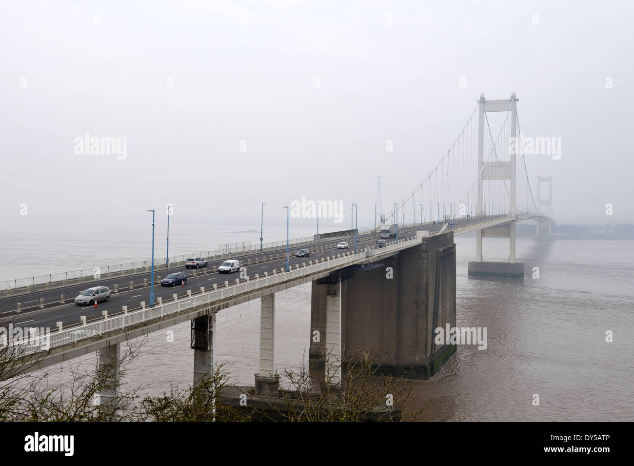 M48 old Bristol to Wales motorway bridge shrouded in smog Stock Photo ...