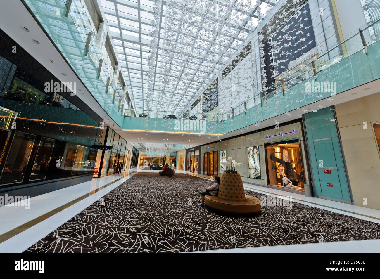 Retail walkway hi-res stock photography and images - Alamy