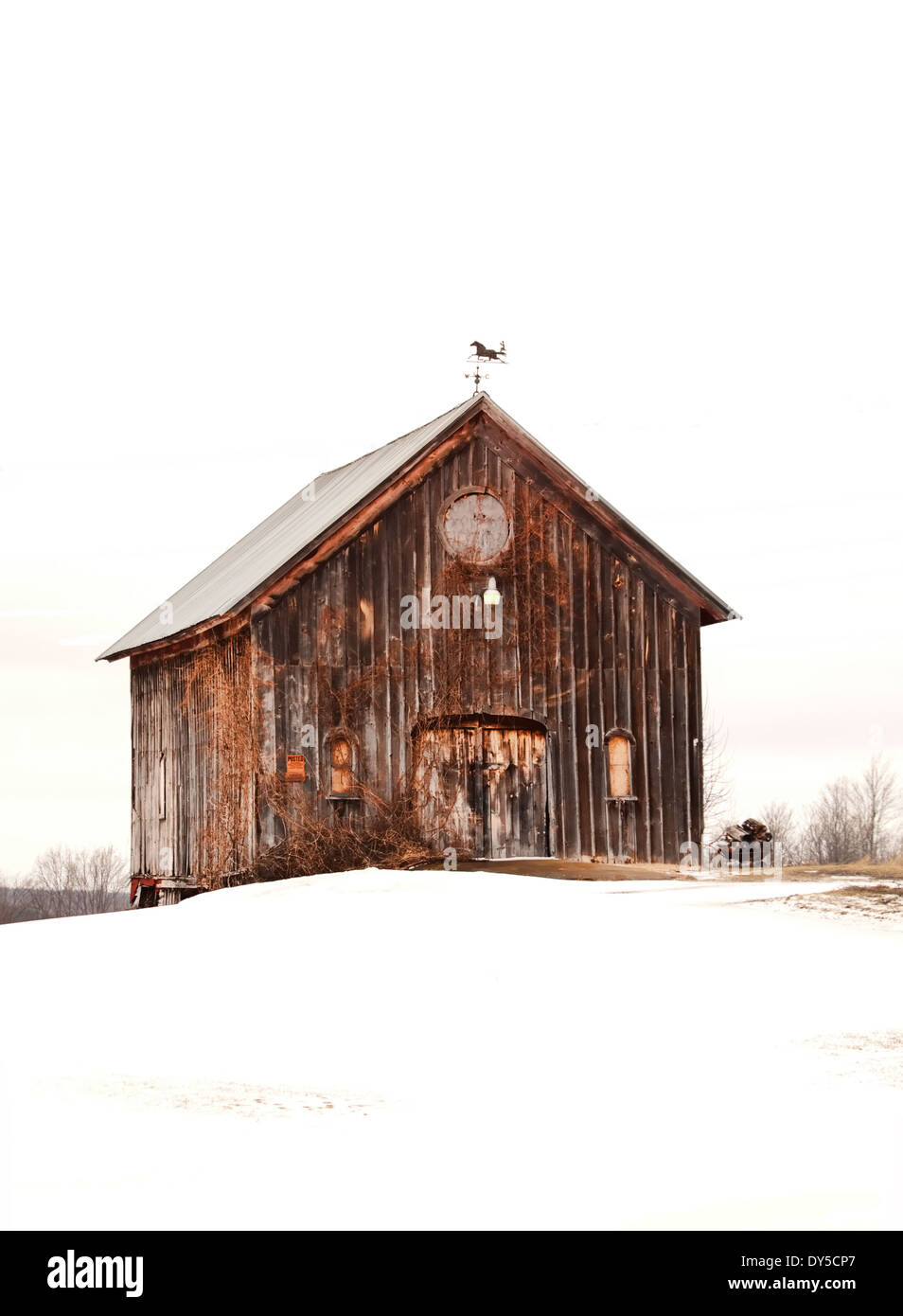 Weathered old farm barn Cut Out Stock Images & Pictures - Alamy