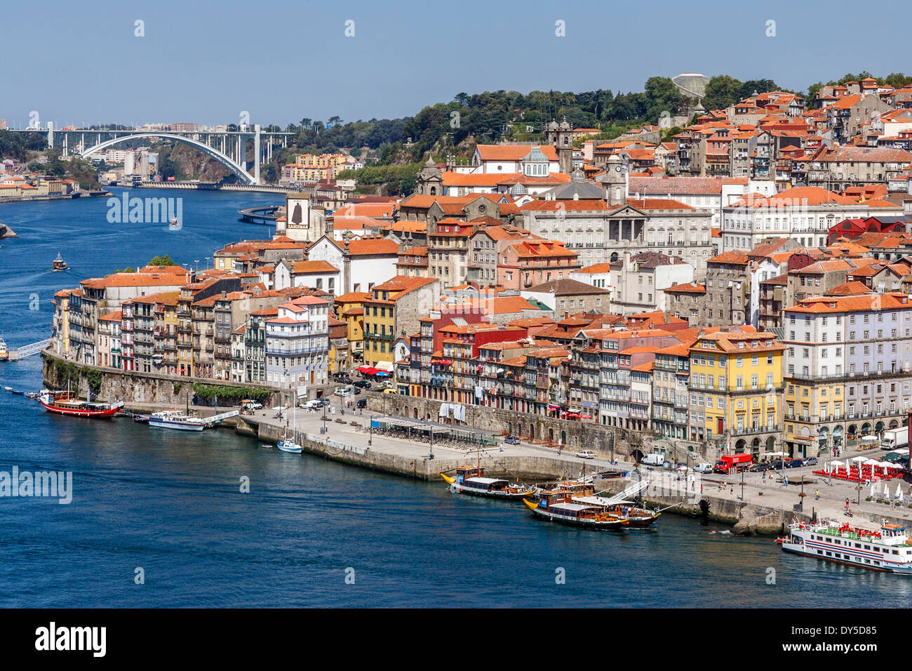 Medieval ribeira riverside district hi-res stock photography and images ...