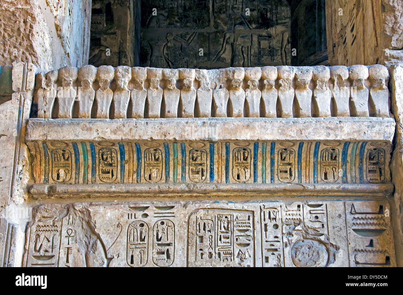 Statues in medinet habu temple hi-res stock photography and images - Alamy