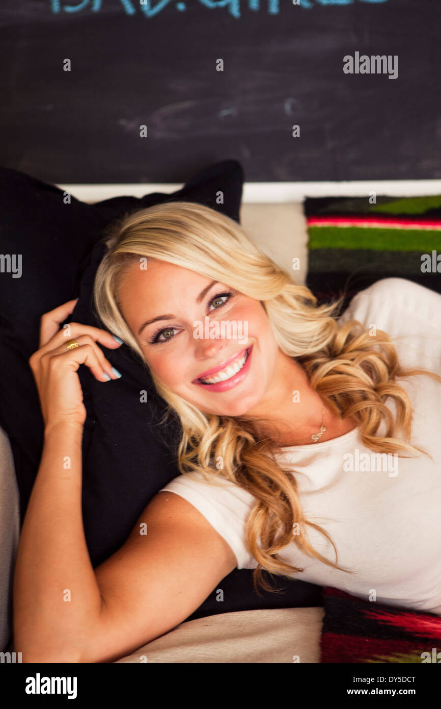 Woman short hair blonde headshot hi-res stock photography and images ...