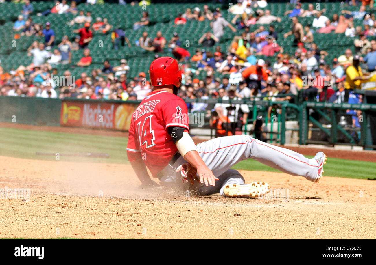 Slides across home plate hi-res stock photography and images - Alamy