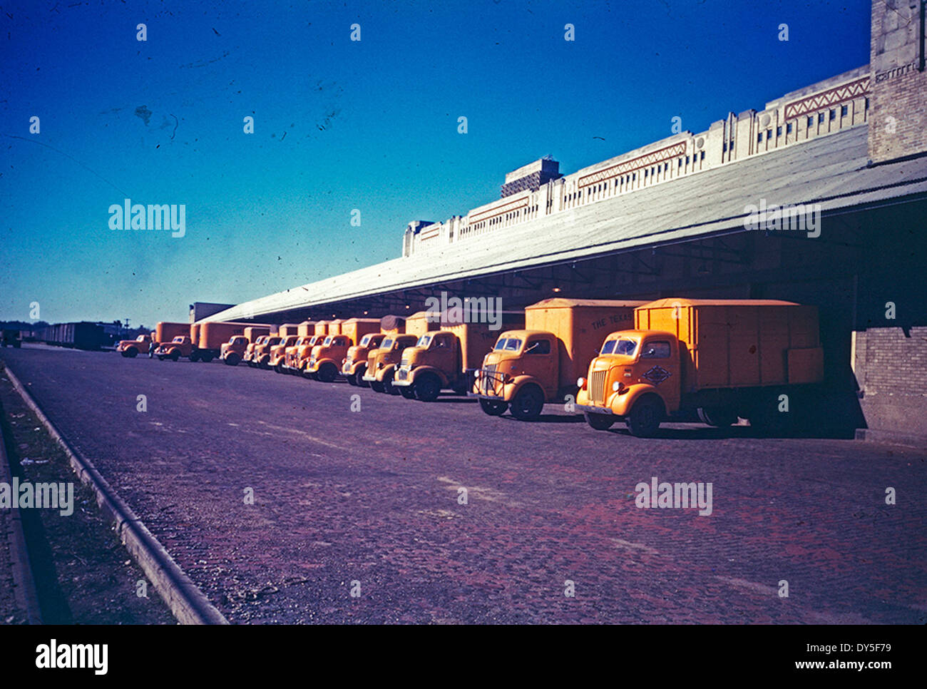 Loading bay and trucks hi-res stock photography and images - Alamy