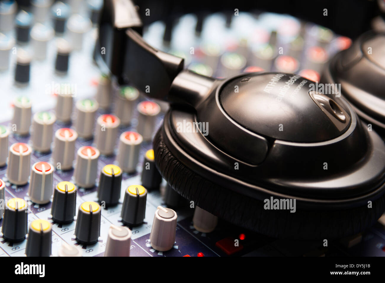 Soundboard hi-res stock photography and images - Alamy