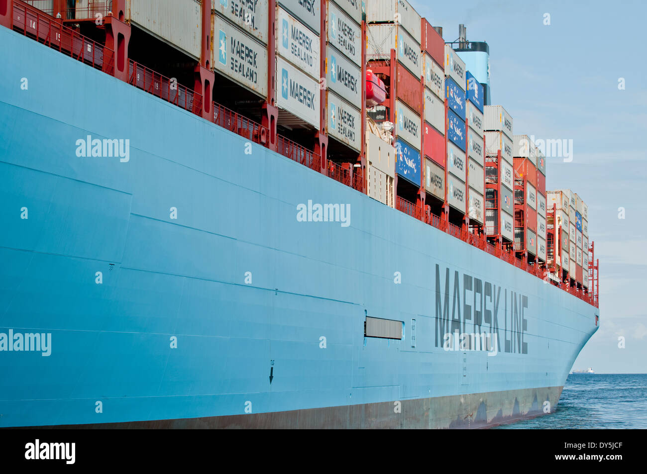 Maersk container ship hi-res stock photography and images - Alamy