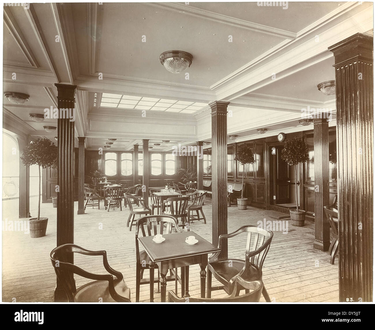 Verandah cafe hi-res stock photography and images - Alamy