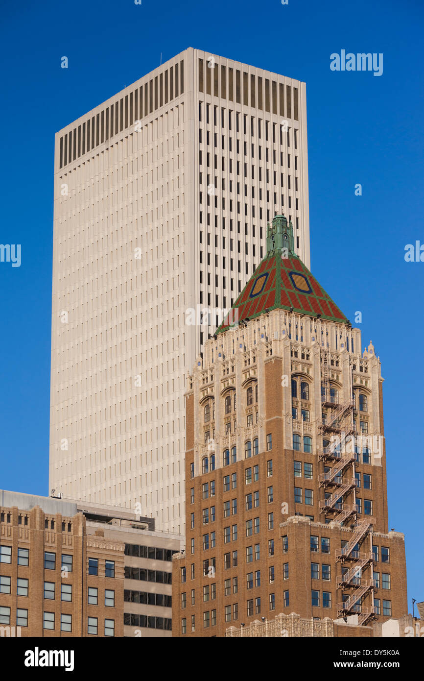 USA, Oklahoma, Tulsa, old and new high-rise buildings, Art-Deco ...