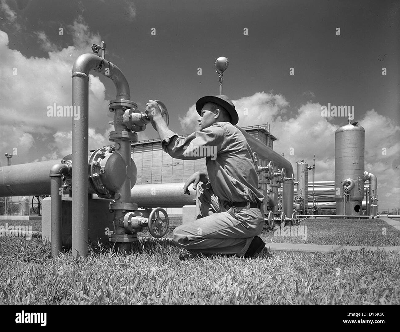 The Warren Petroleum Company’s recycling plant in Agua Dulce, Texas ...