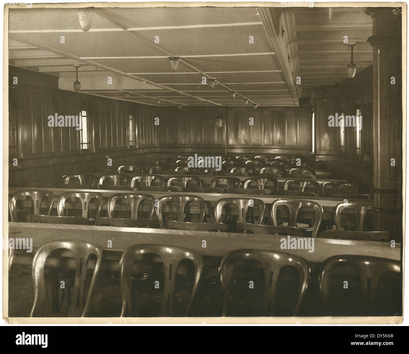 Third class general activity room hi-res stock photography and images ...