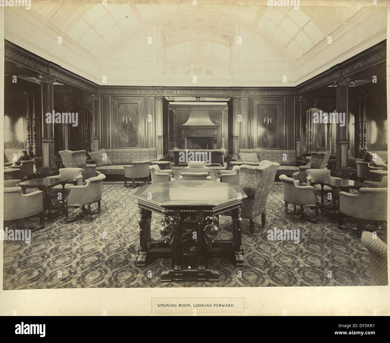 Smoking room vintage hi-res stock photography and images - Alamy