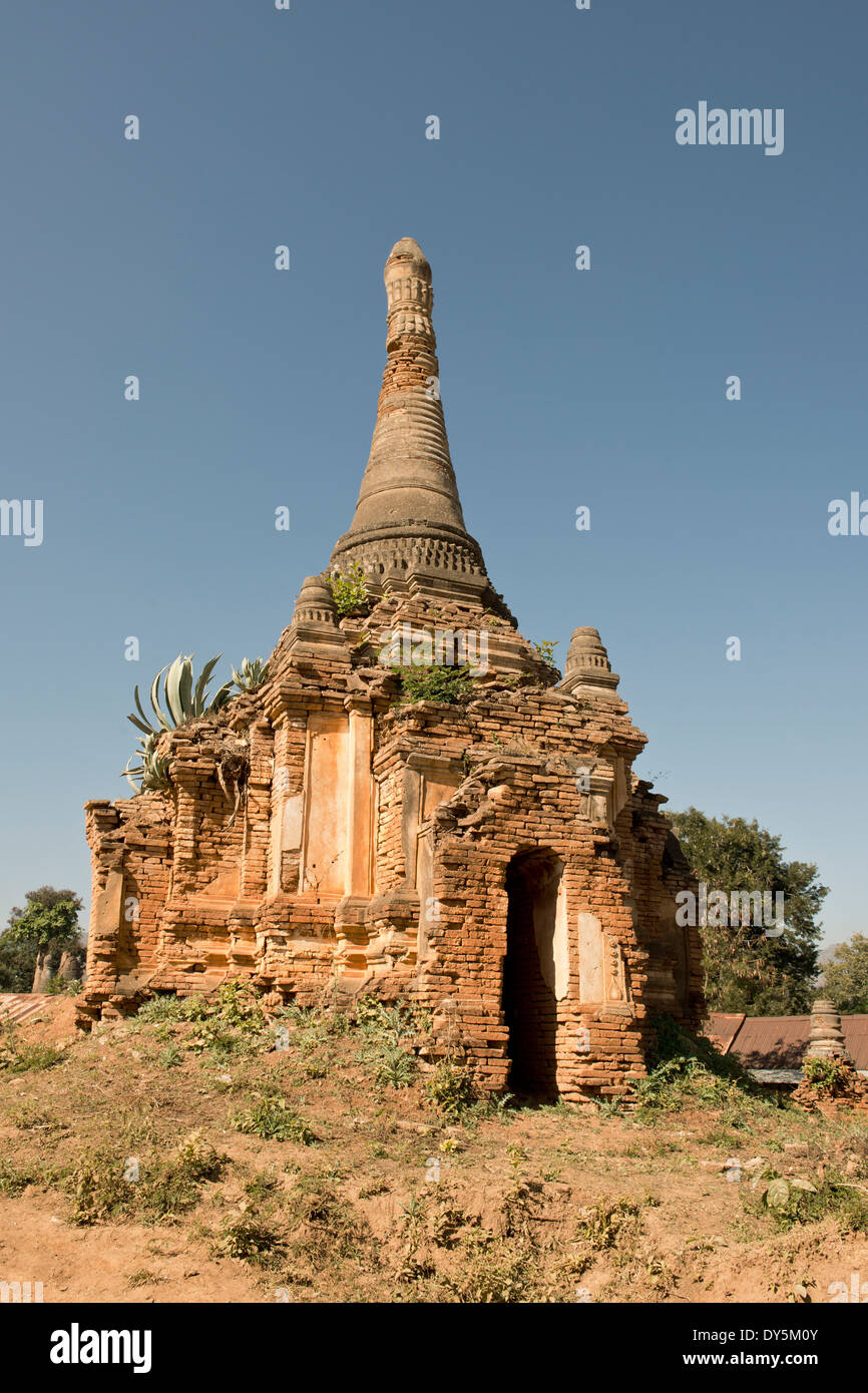 Myanmar, Inle lake, Inlay Shwe Inn Tain pagoda Stock Photo - Alamy