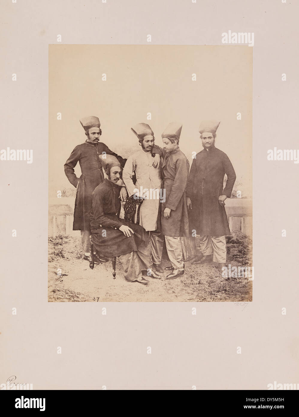 Zoroastrianism practice hi-res stock photography and images - Alamy