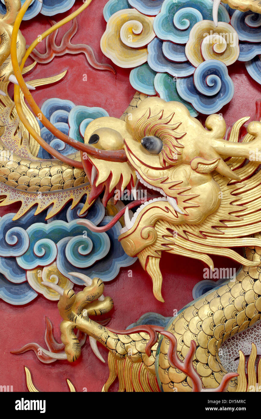Golden dragon statue in Chinese temple Stock Photo - Alamy
