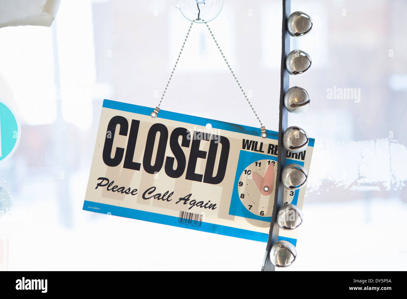 Doors closed shop business people hi-res stock photography and images ...