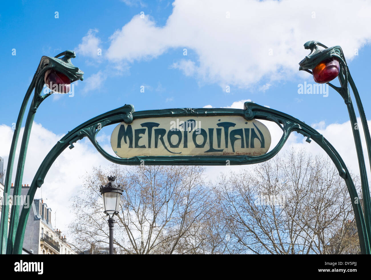 Metropolitain sign paris metro hi-res stock photography and images - Alamy