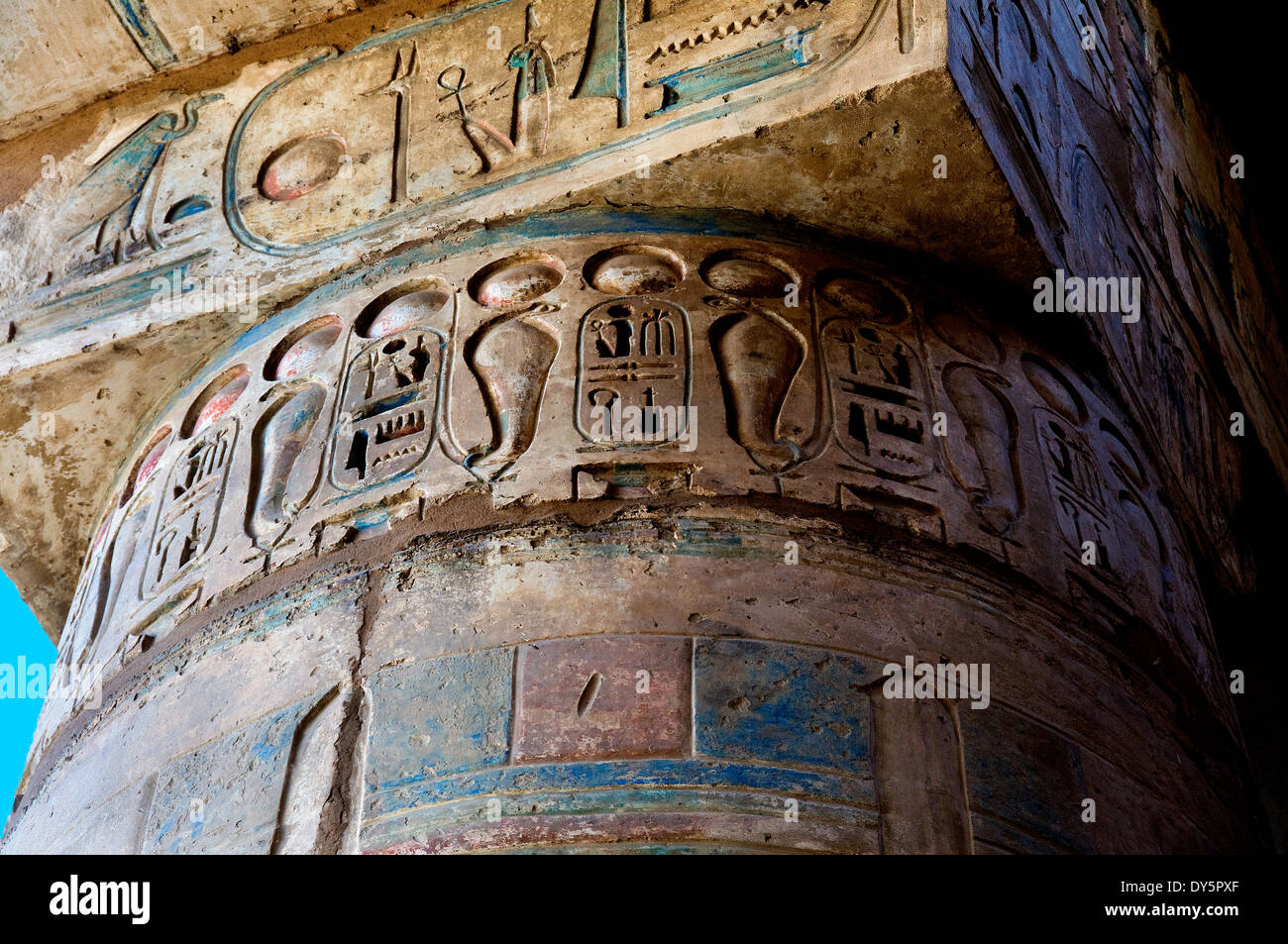 Statues in medinet habu temple hi-res stock photography and images - Alamy