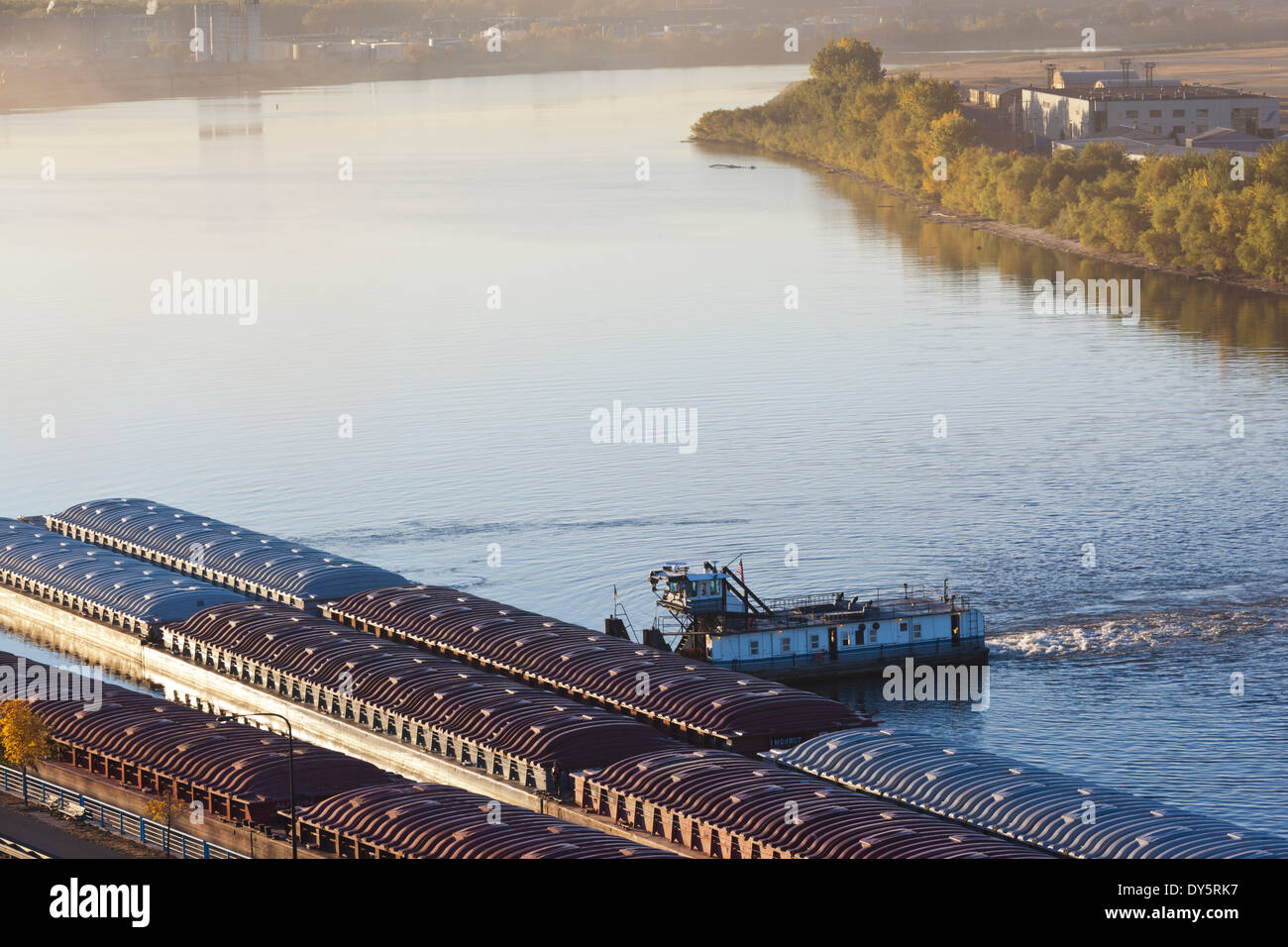 USA, Minnesota, Minneapolis, St. Paul, elevated view of Mississippi ...
