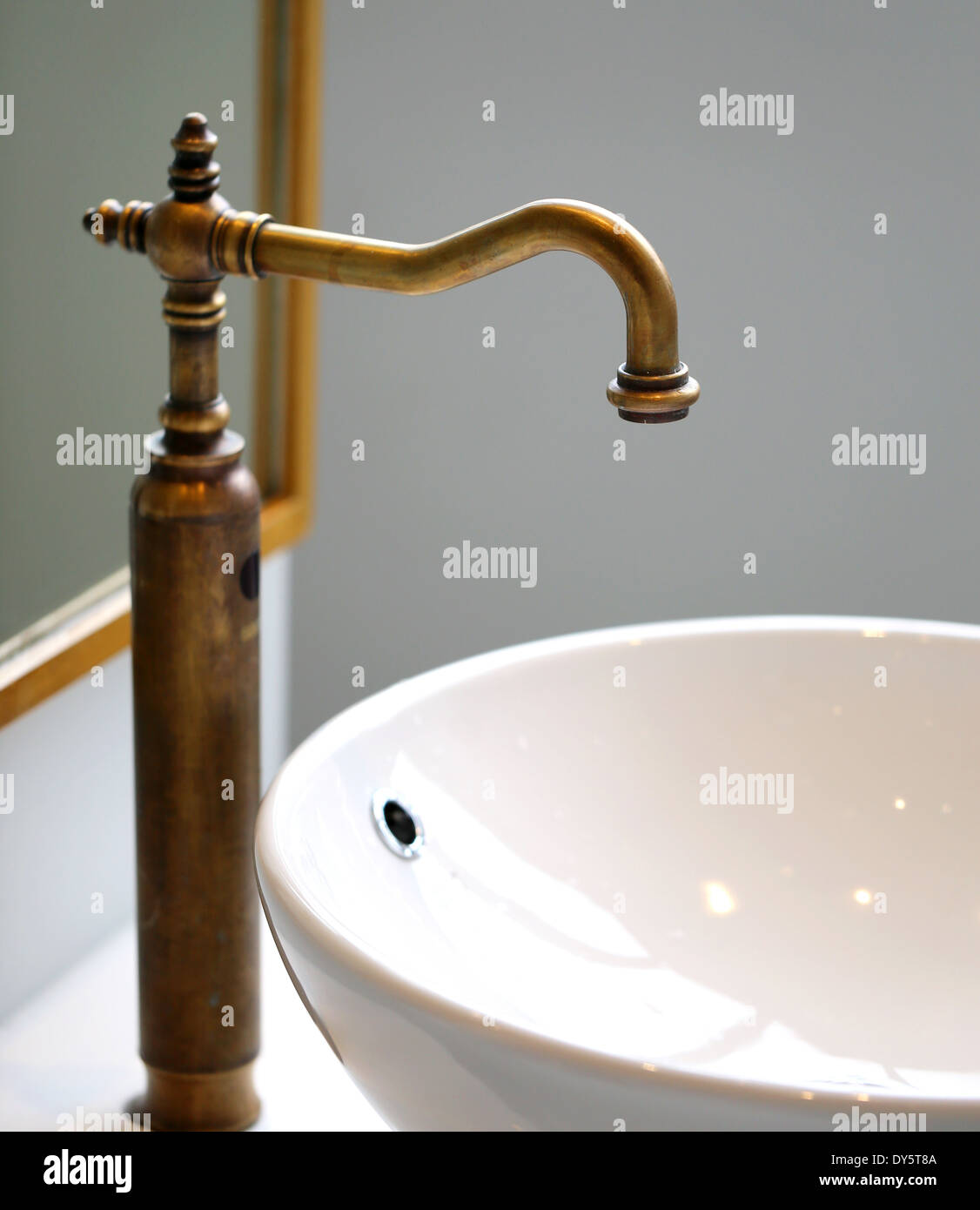 Faucet bath hi-res stock photography and images - Alamy