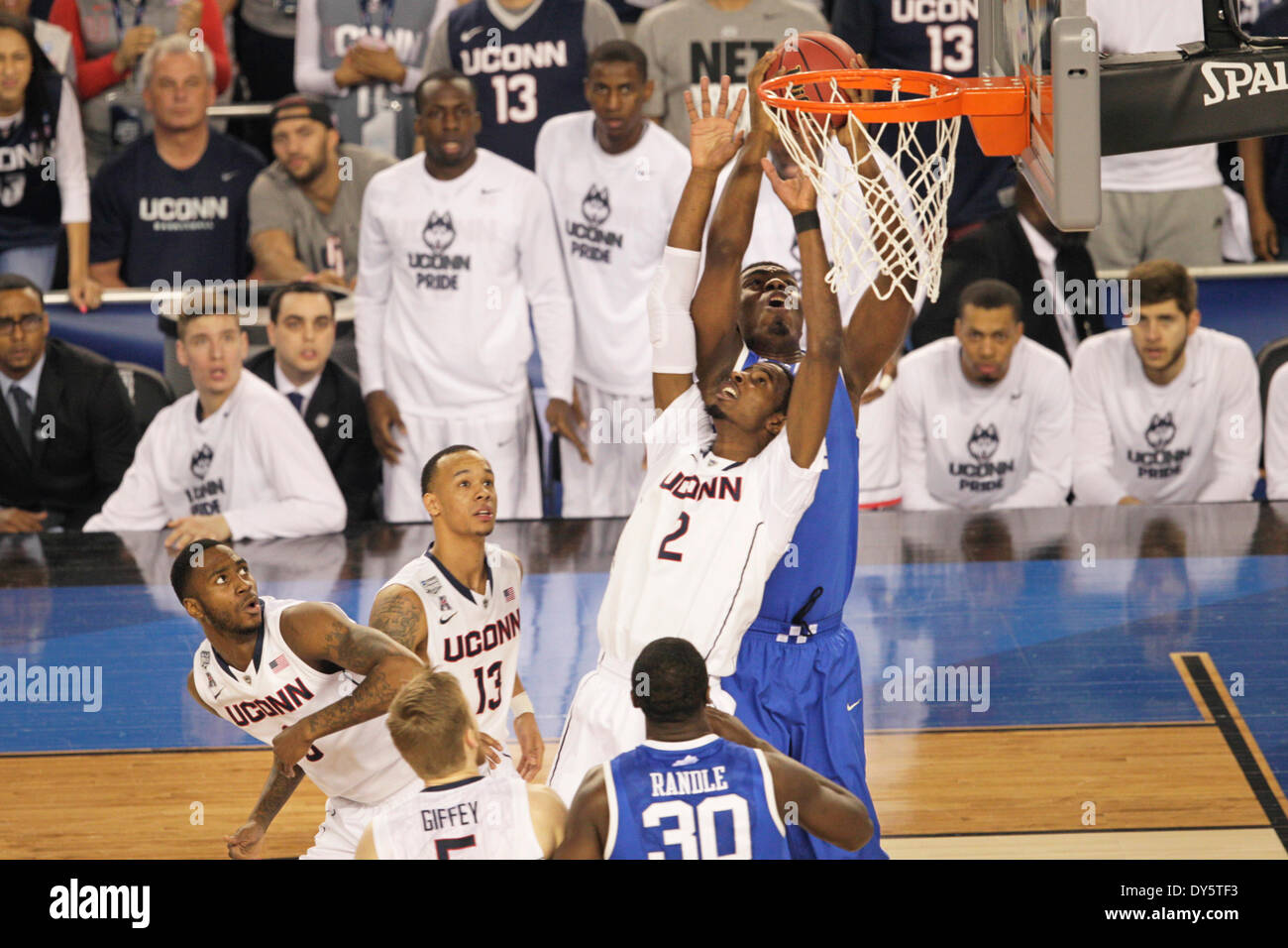 Arlington, Texas, USA. 7th April, 2014. Kentucky's Dakari Johnson (44 ...