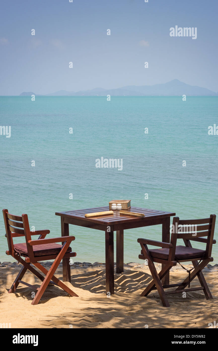 Table for two beach hi-res stock photography and images - Alamy