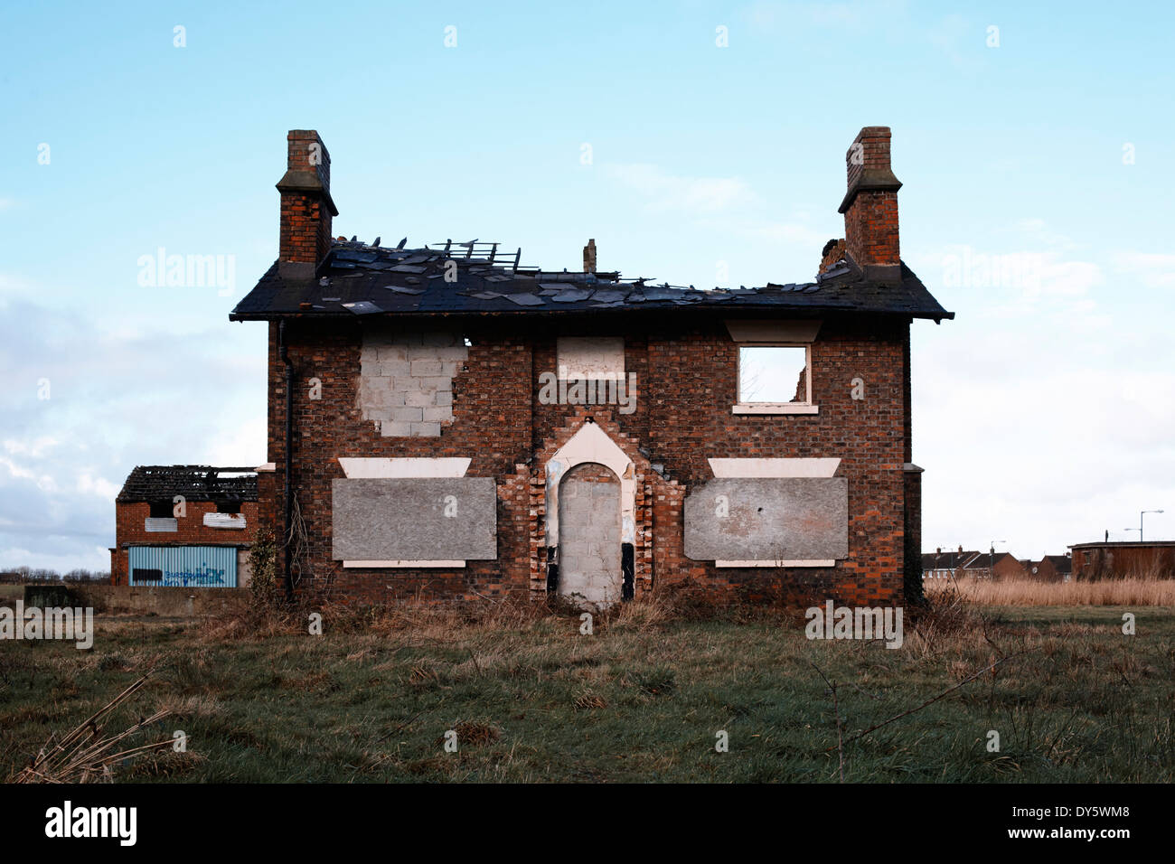 Wrecked and broken down farmhouse building Stock Photo - Alamy