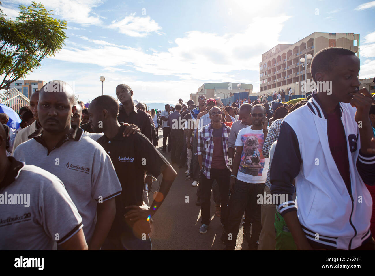 Kigali, Rwanda. 7th April 2014. Rwandans take part in ‘Kwibuka ...