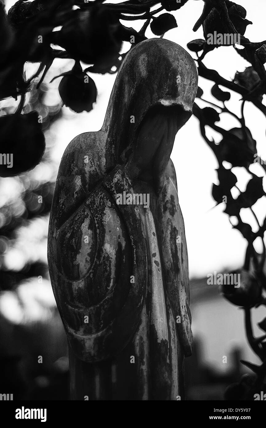 Woman statue crying at the Hietzinger cemetery, Vienna Austria. Black ...
