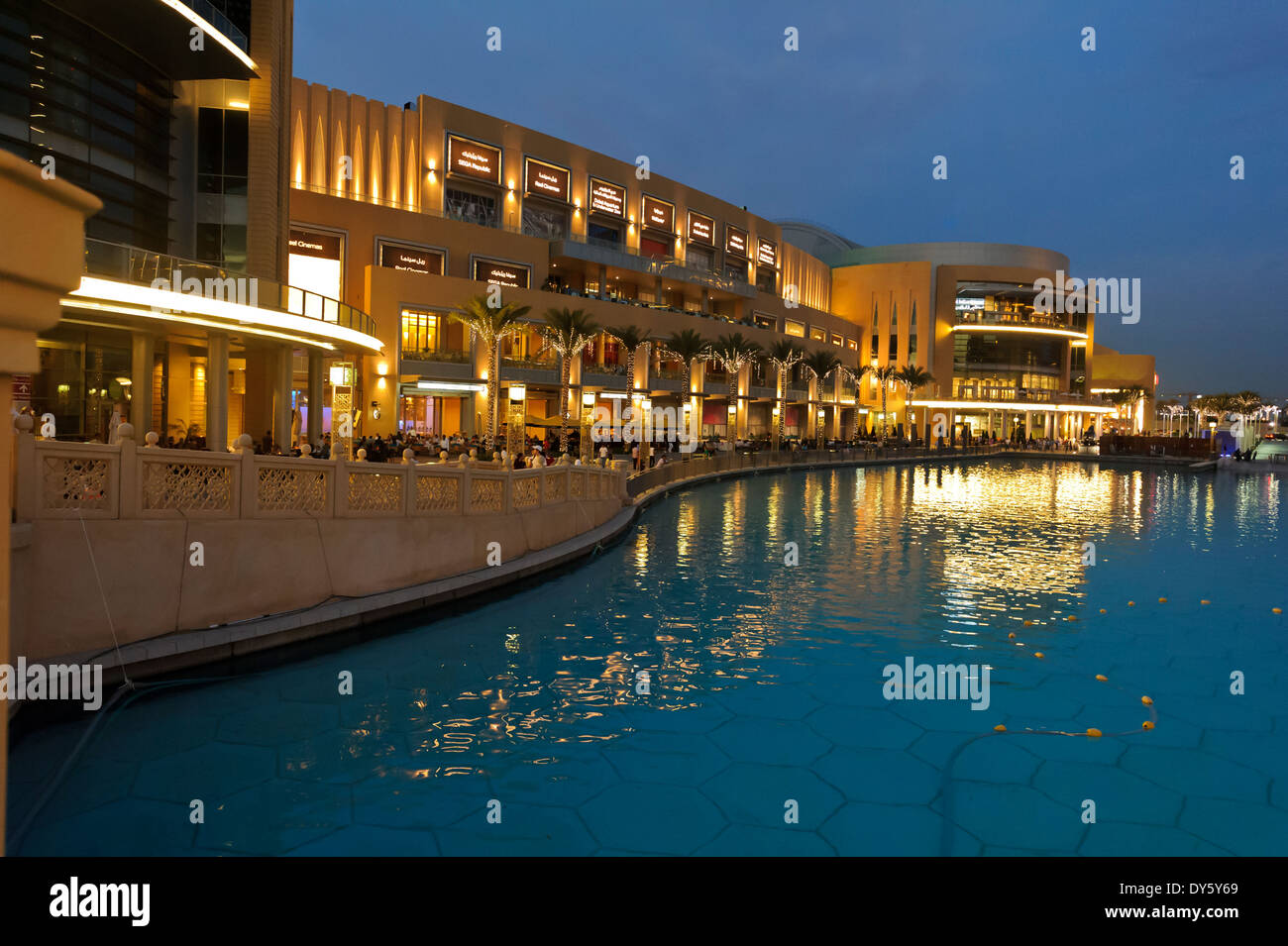 Dubai Mall Outside View Night