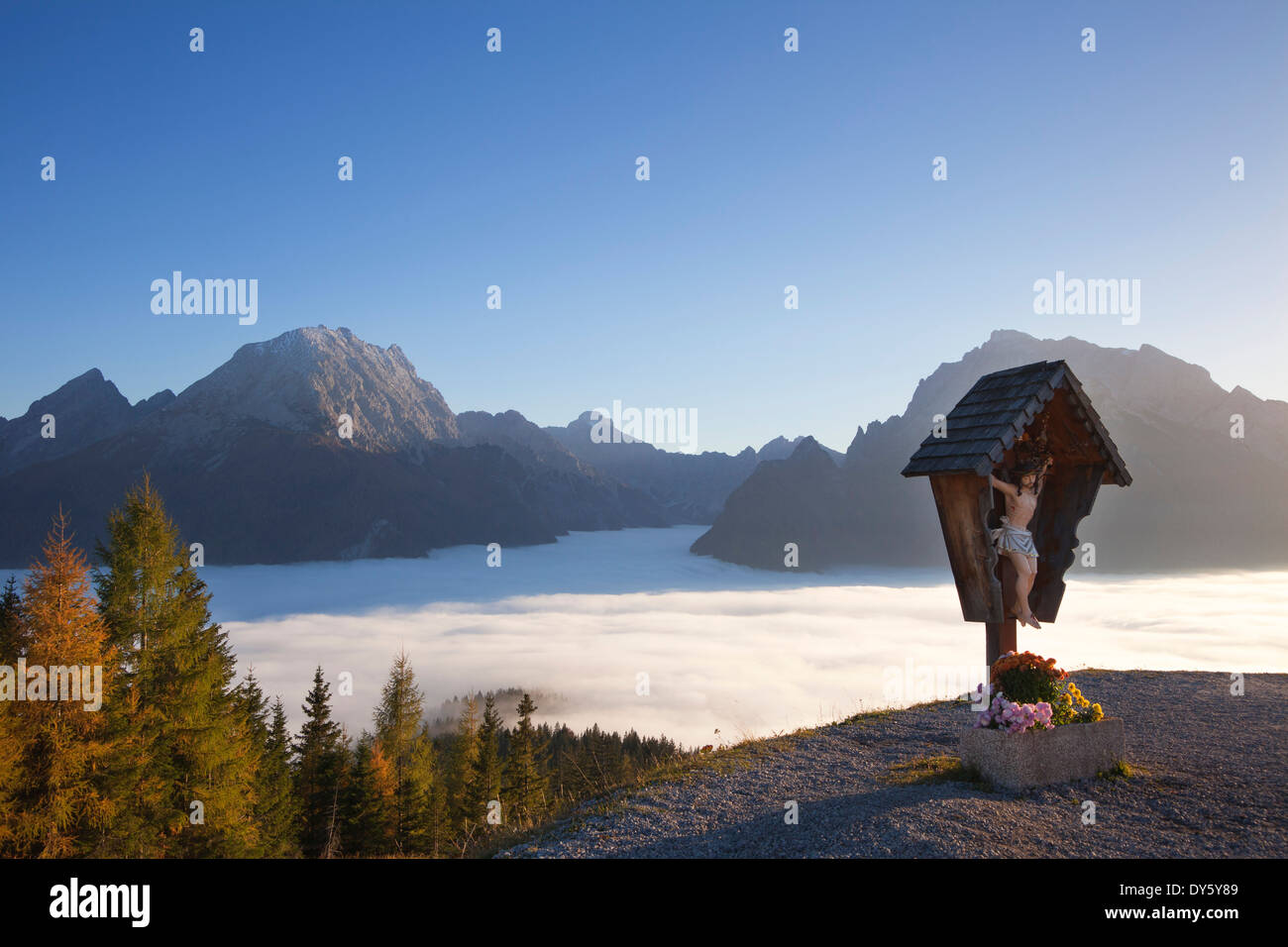 Wayside cross, view over the fog in the valley onto Watzmann and ...