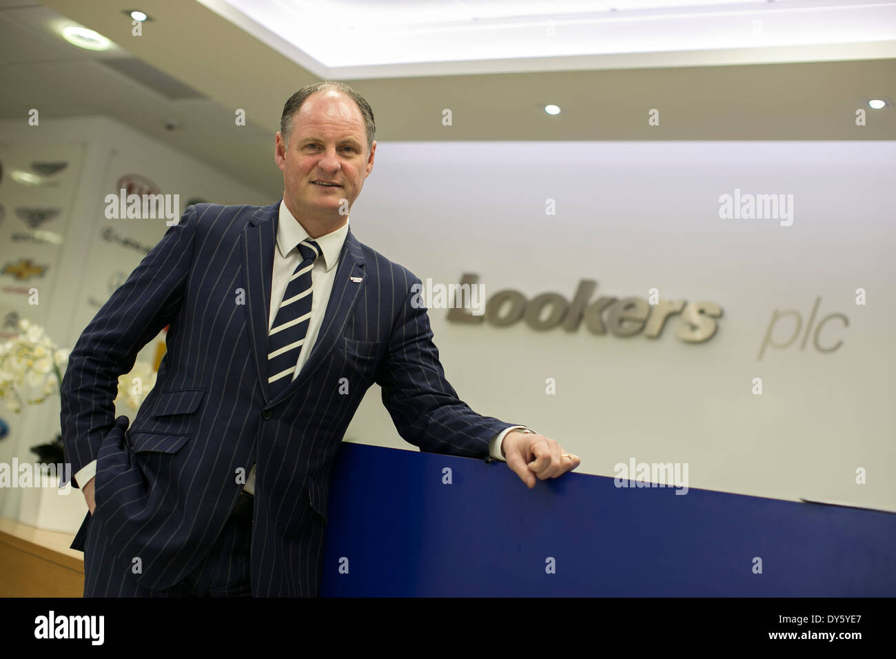 Lookers hi-res stock photography and images - Alamy