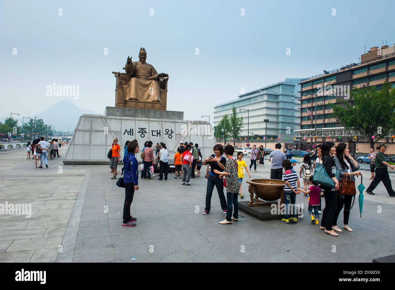 Admiral Yi sun-sin statue in the Gyeongbokgung palaca, Seoul, South ...