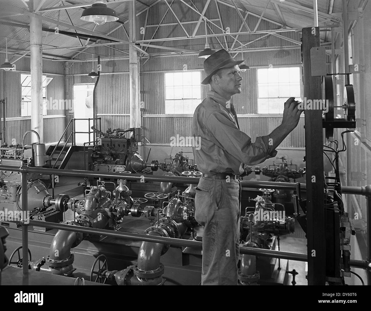 Petroleum infrastructure Black and White Stock Photos & Images - Alamy