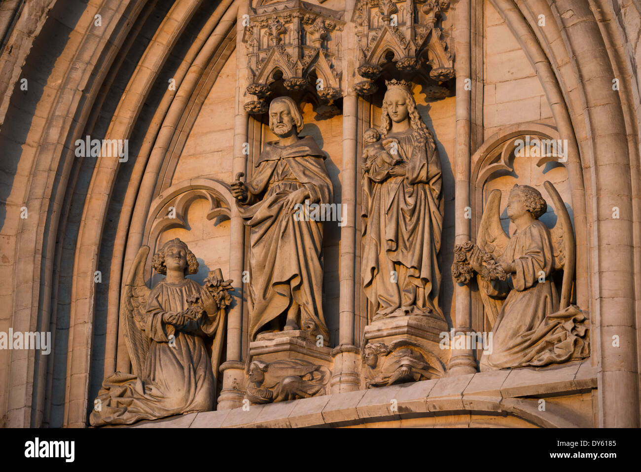 Brussels golden statues hi-res stock photography and images - Alamy