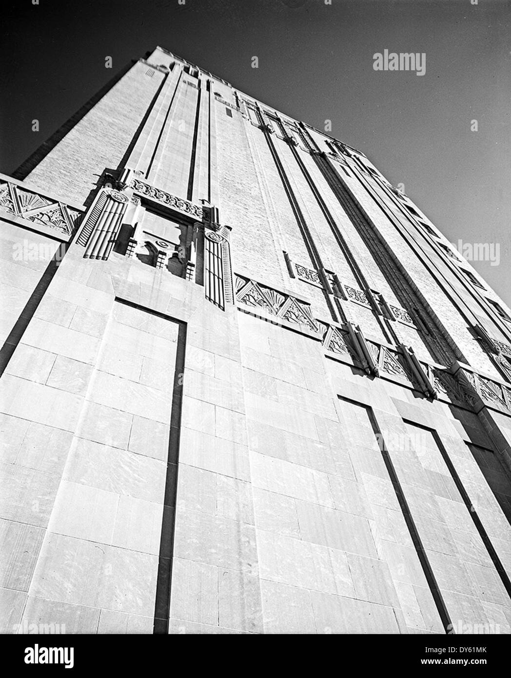 [Exterior of Terminal Building, Texas & Pacific Railway Company] Stock ...