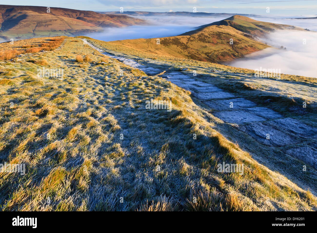 Fog and frost, Edale and Hope Valleys, Great Ridge Hollins Cross and ...