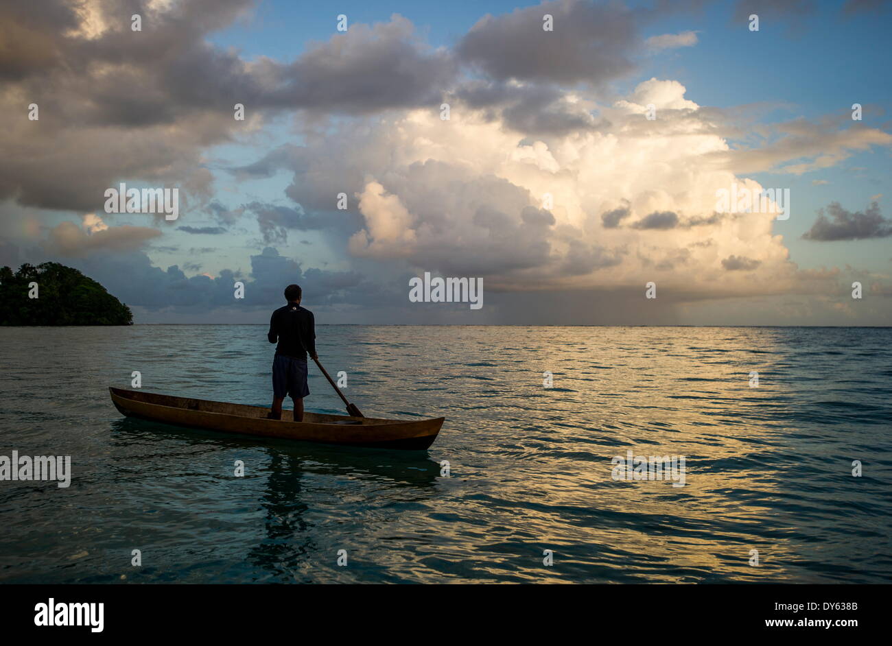 Solomon islands canoe hi-res stock photography and images - Alamy
